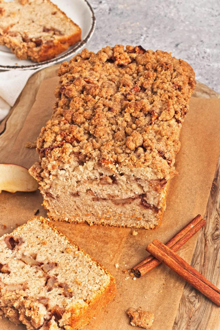 Apple crumb cake