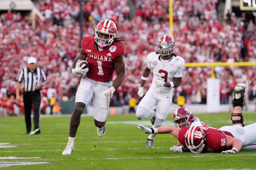 Strong ground games propel No. 1 Indiana and No. 5 Oregon to CFP ...