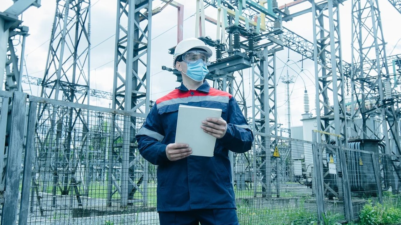 Officials switch on facility set to remake the US power grid