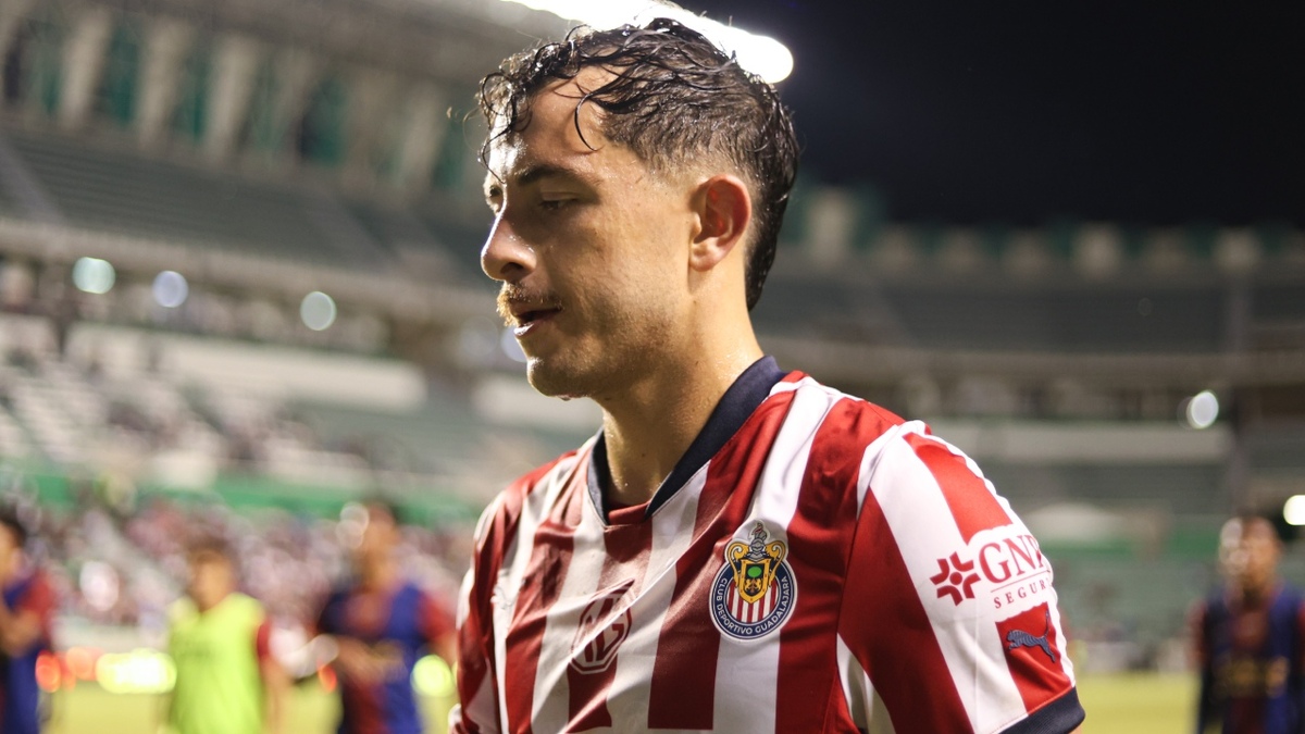 Chivas hace oficial la salida de Alan Mozo; así le dijeron adiós