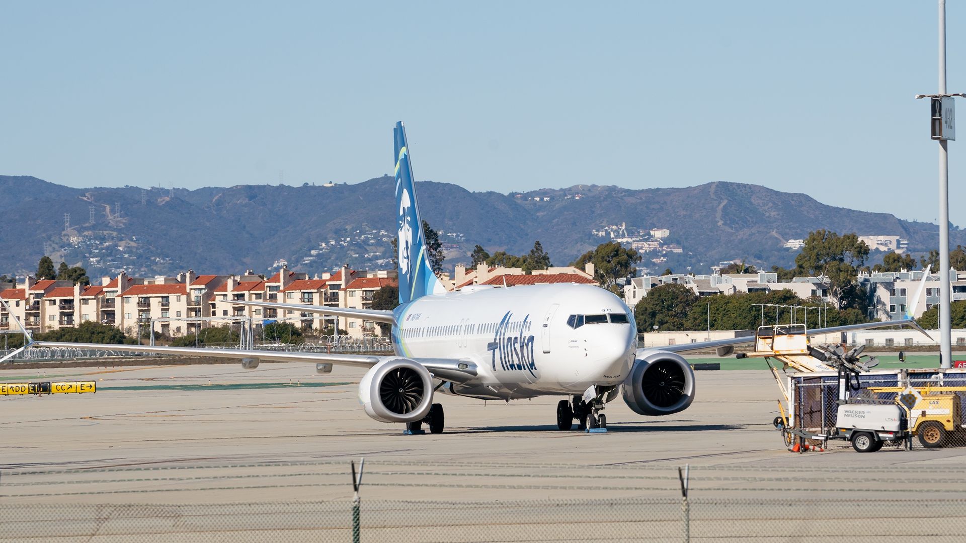 Alaska Airlines 737 MAX captain sues Boeing over door plug incident