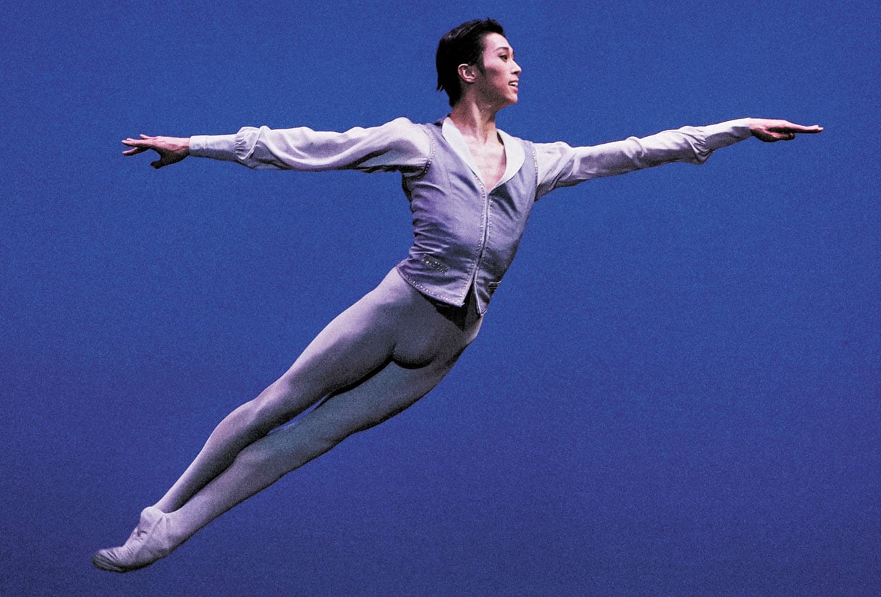 Jeon Mincheol's feather-light return to Korean stage