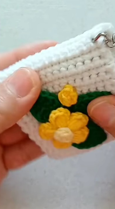 Cute crochet flower keychain pouch