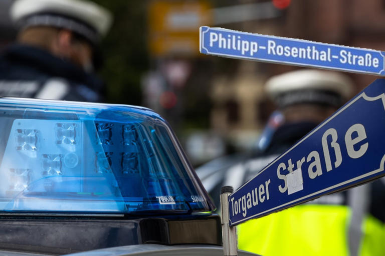 Opfer mit Messer bedroht: Polizei sucht Zeugen nach zwei Raubüberfällen ...