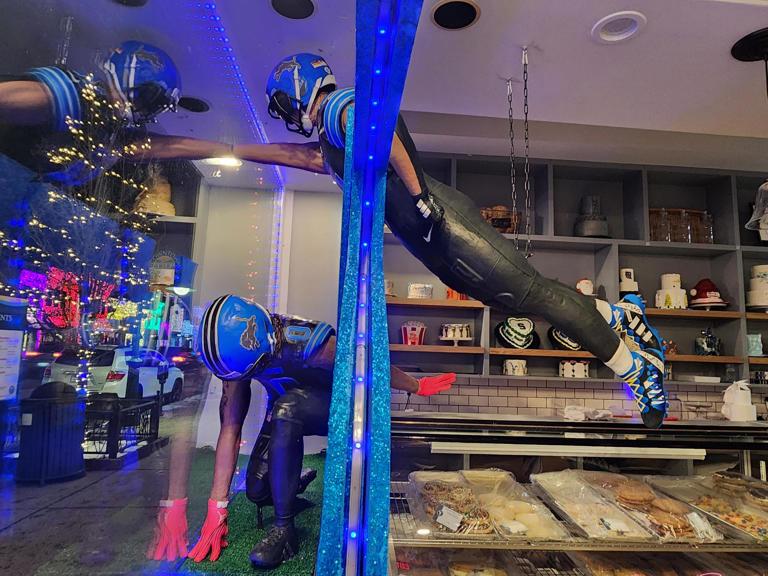 Metro Detroit bakery turns St. Brown and Gibbs’ superhero pose into cake