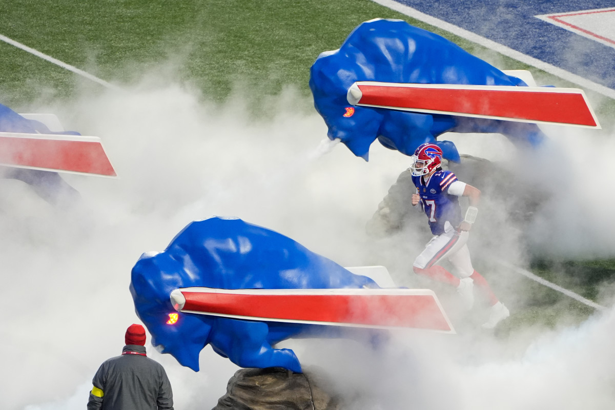 Patriots' Super Bowl champ pays his respect to Bills mafia to close out ...