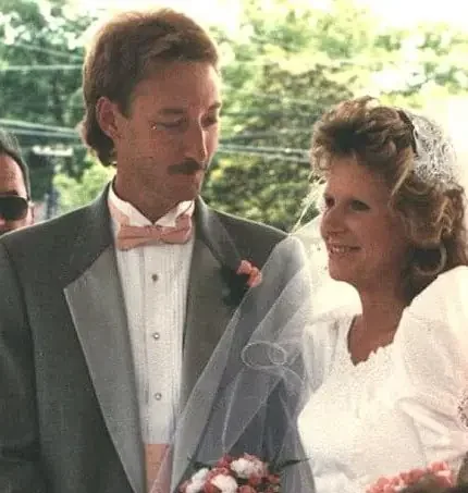 Hombre recibe corazón de un suicida, se casa con la viuda y años ...