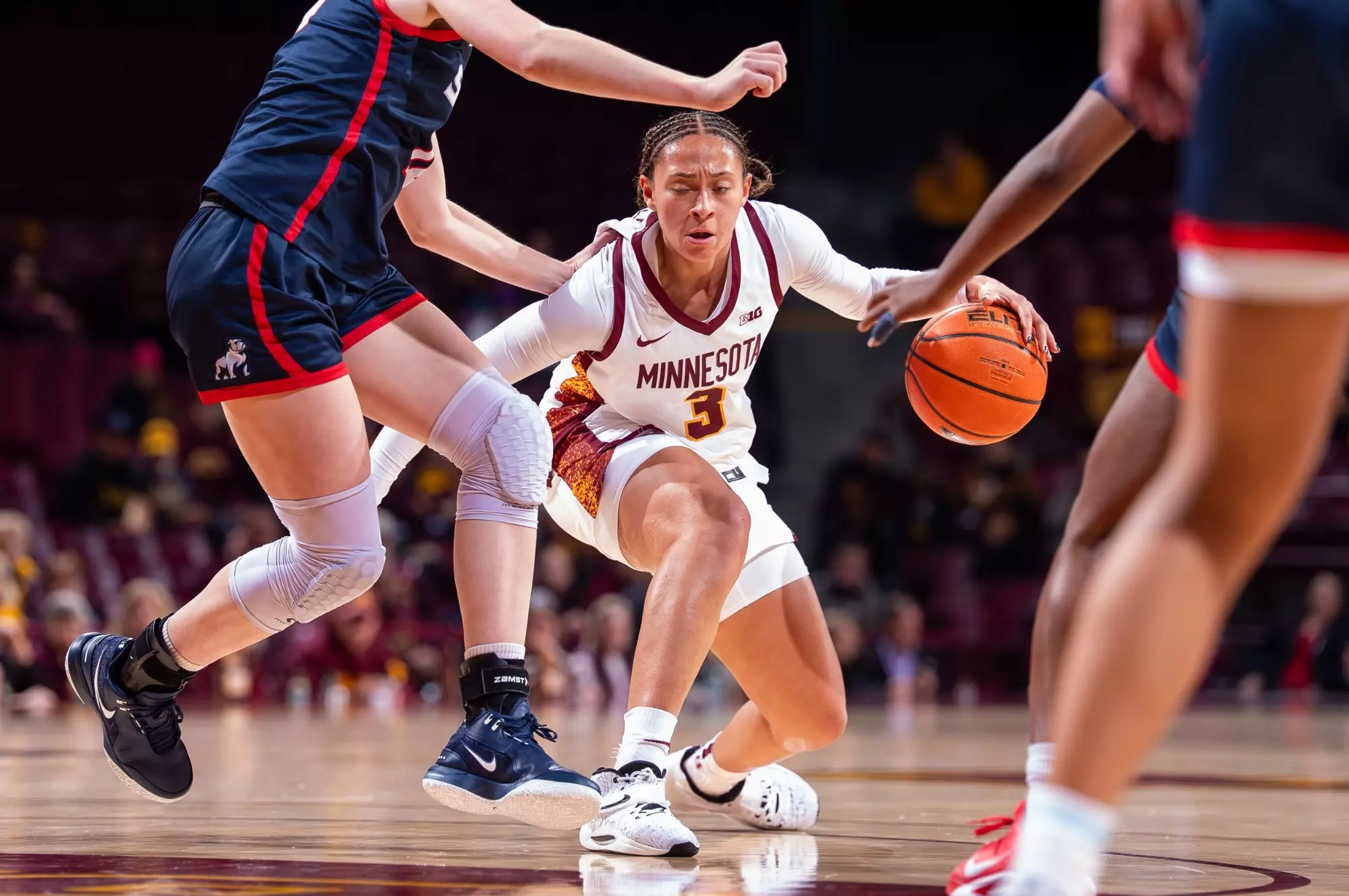 Gophers face huge test at #6 Michigan Monday night