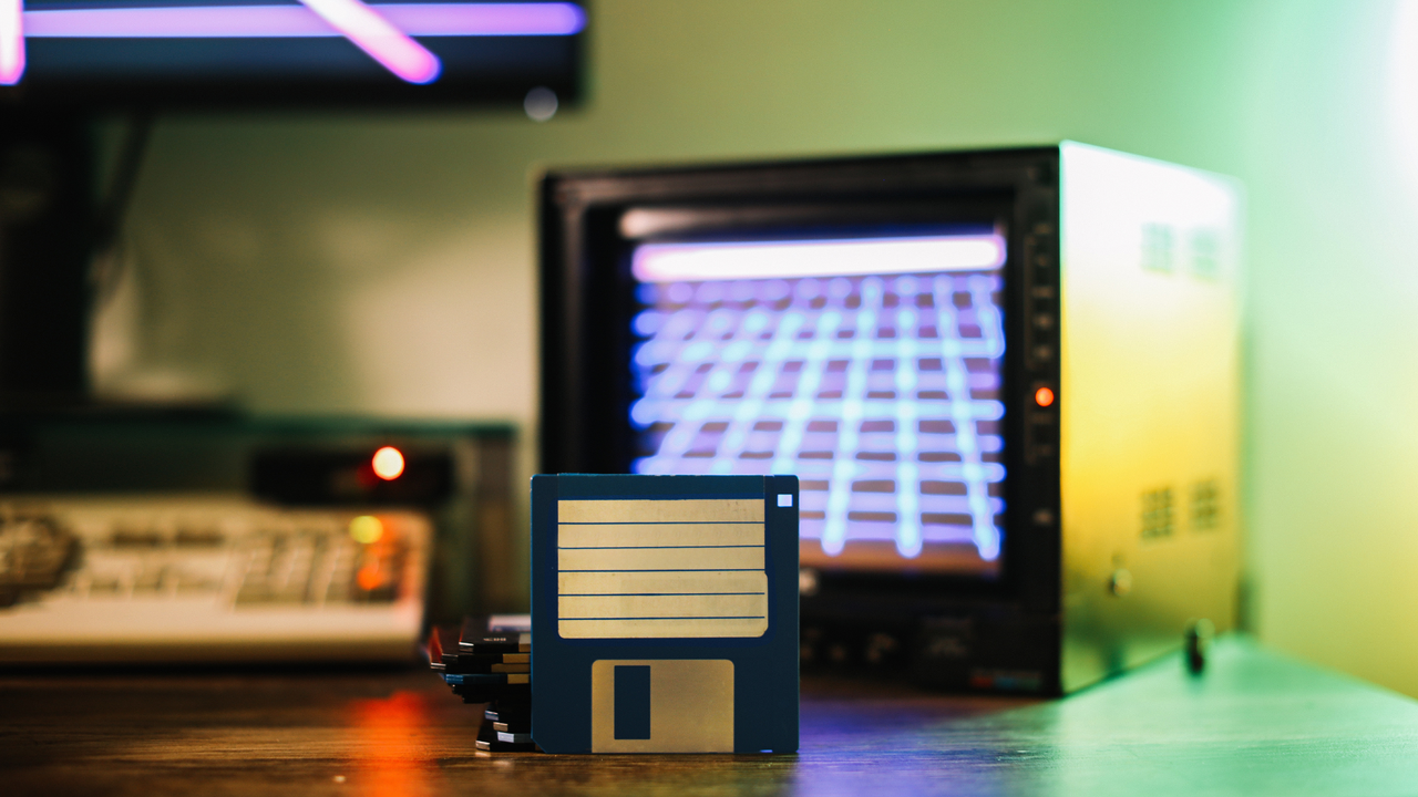 Developer turns floppy disks into secret black-and-white picture ...