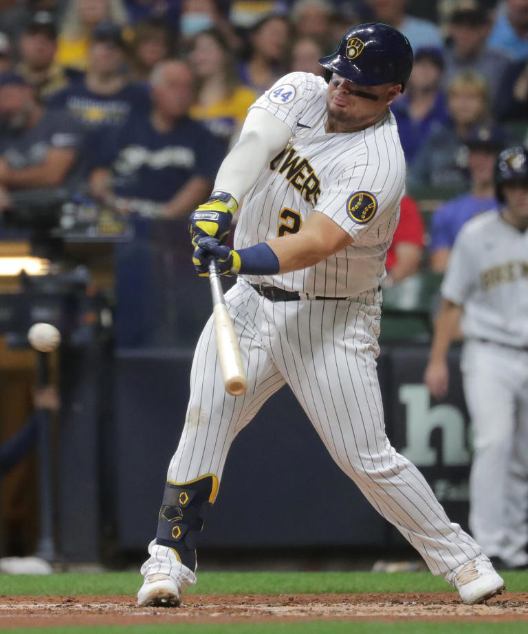 Daniel Vogelbach joins Brewers' revamped coaching staff for 2026
