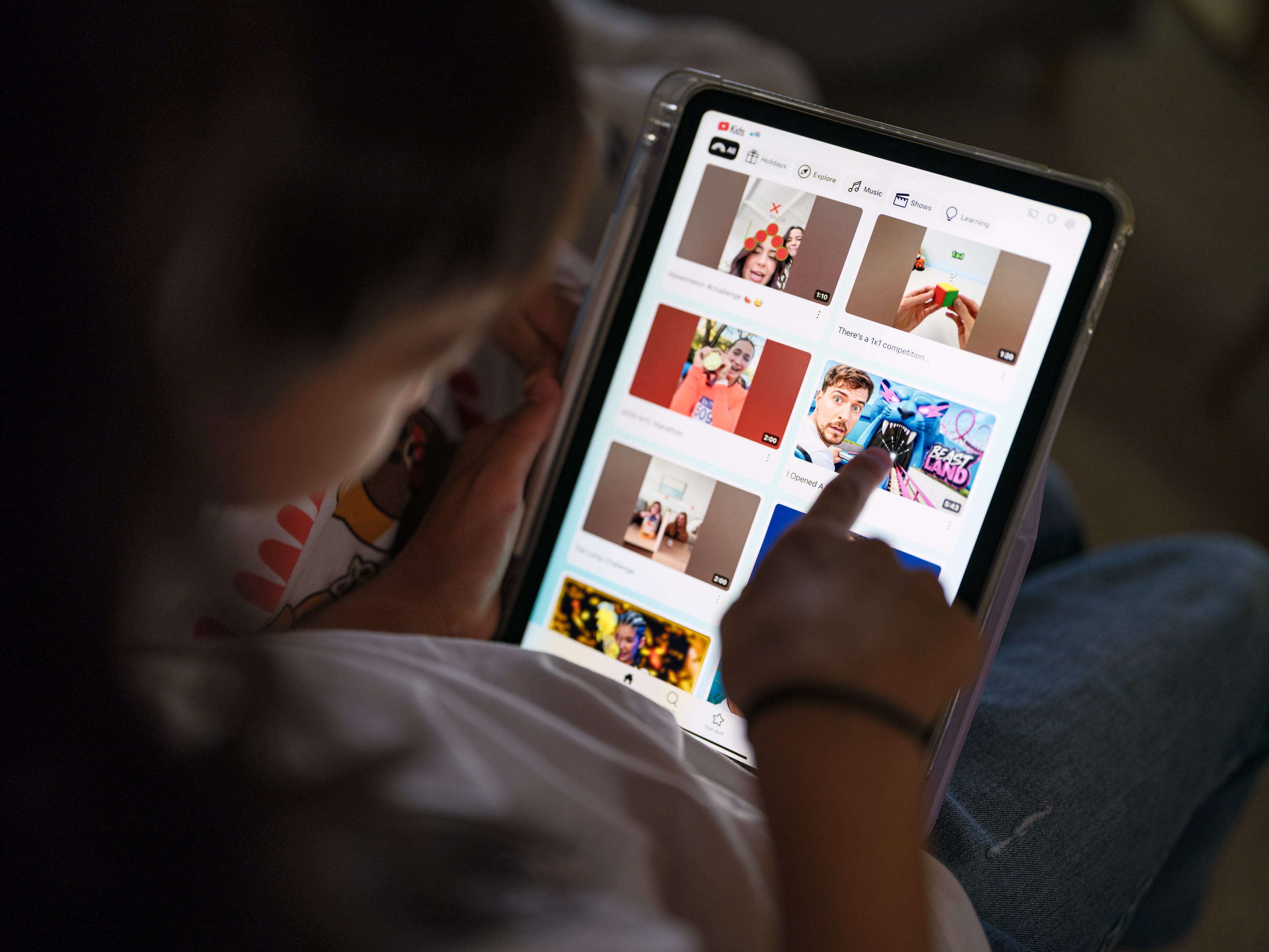 Gov. Hochul announces proposals to further protect kids online, combat ...