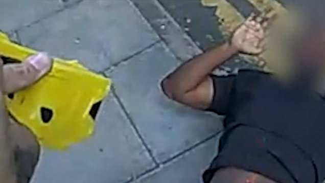 Machete-wielding suspect throws drugs from car during high-speed London ...