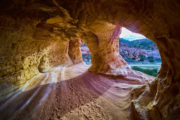 Coolest caves to explore in the US