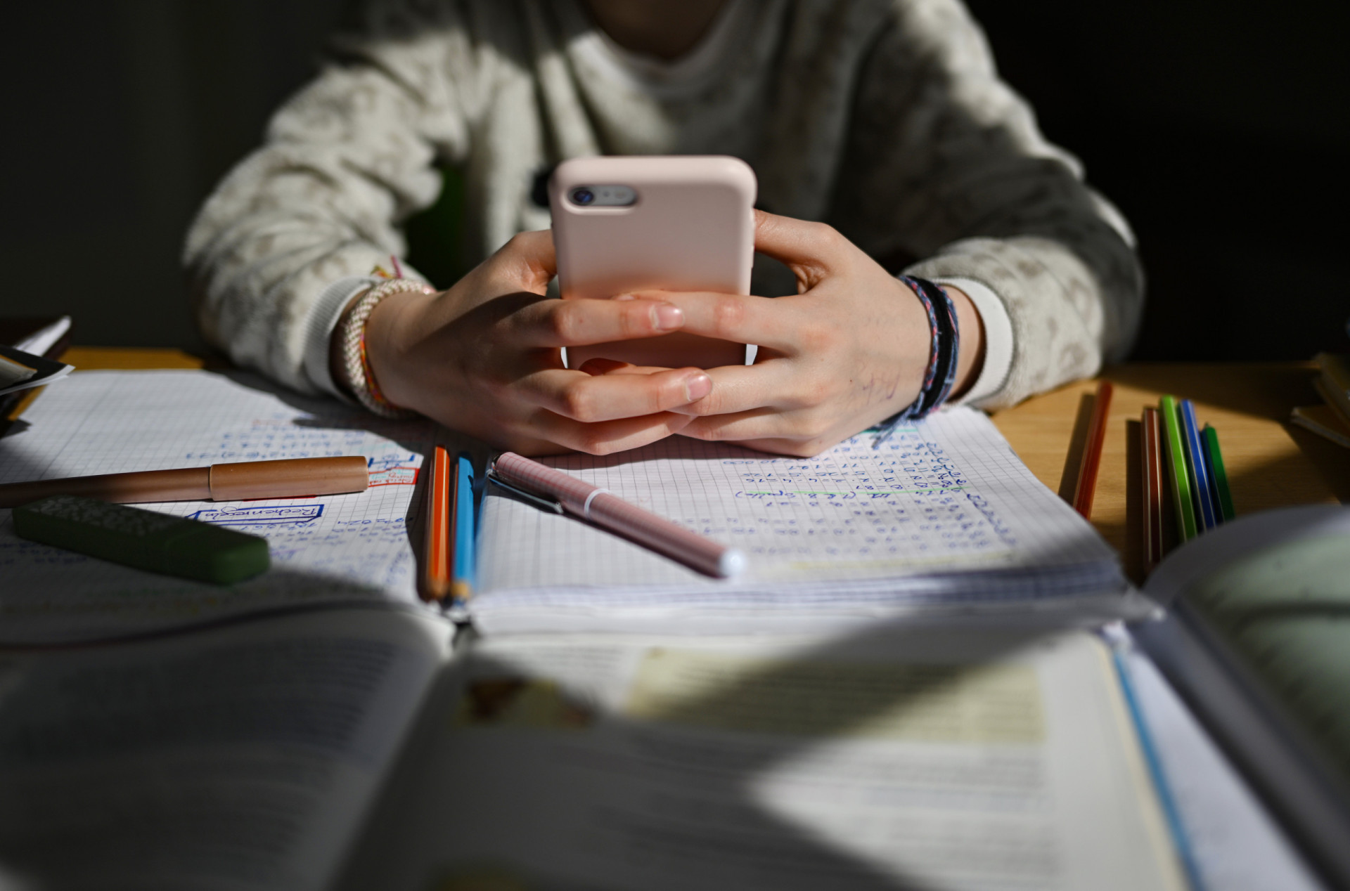 Los expertos advierten: los teléfonos inteligentes antes de los 13 años ...