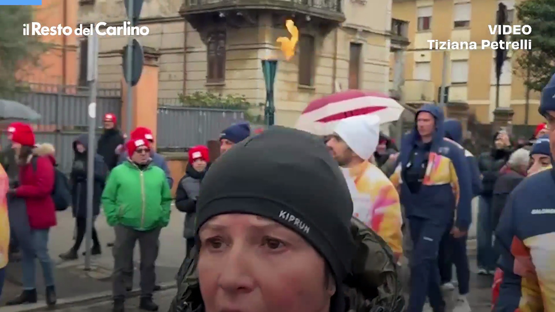Il passaggio della fiamma olimpica a Fano: video