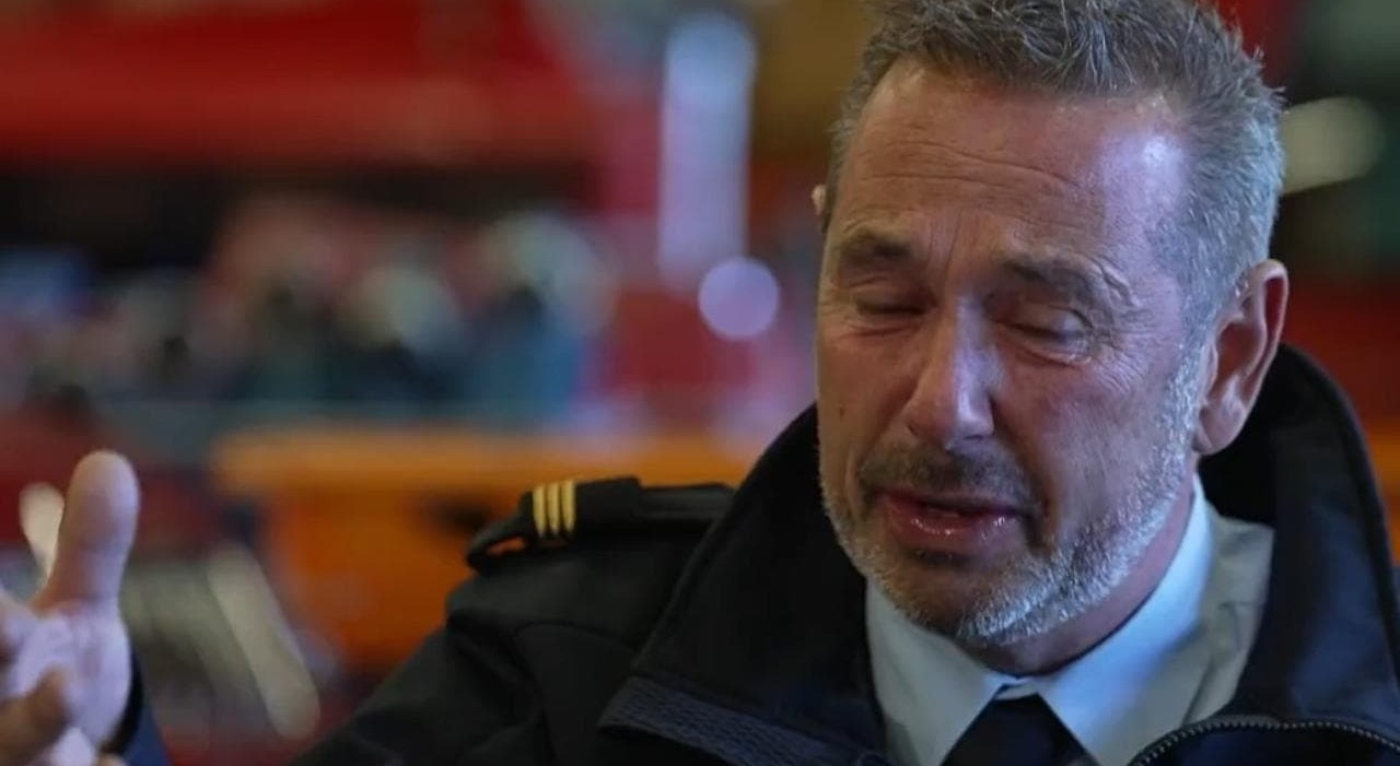 Crans Montana, il comandante dei vigili del fuoco in lacrime: «Facevo ...