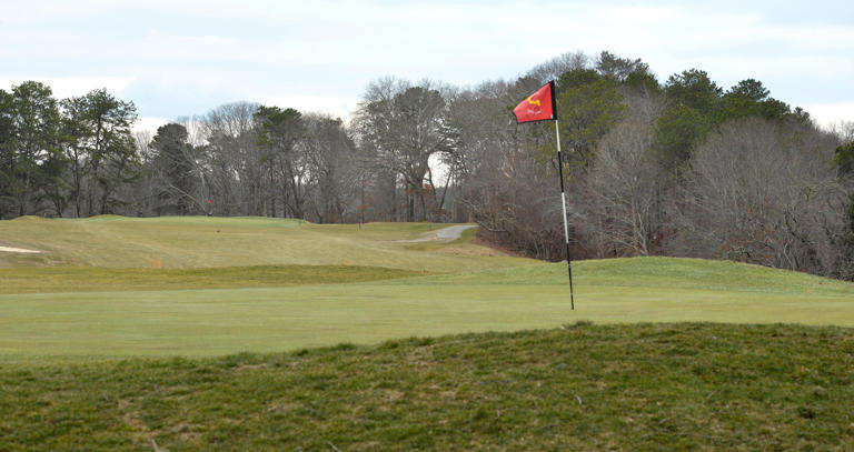 Massachusetts golf course solar farm plan has some residents concerned