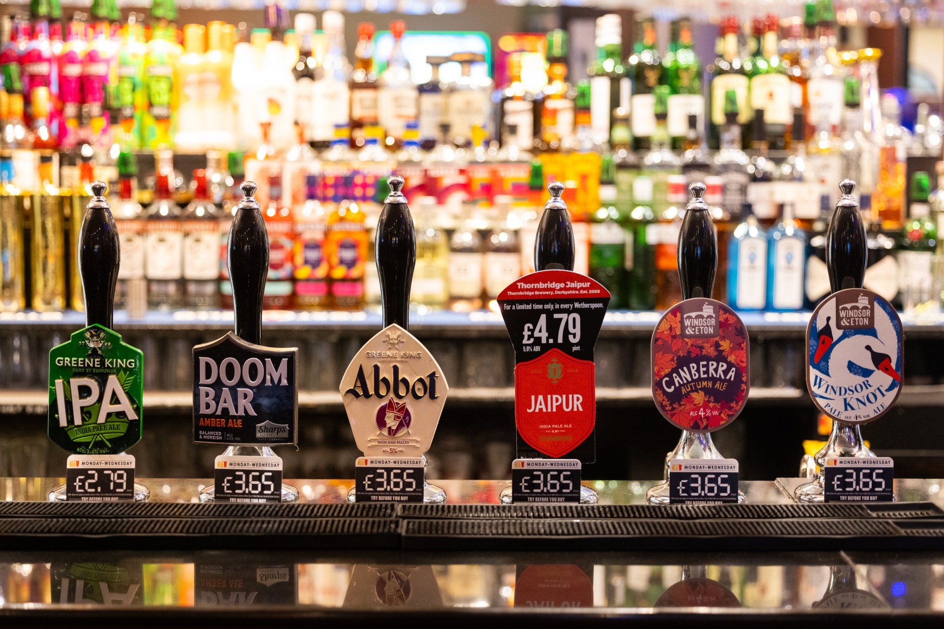 Wetherspoons launches huge sale with 99p pints