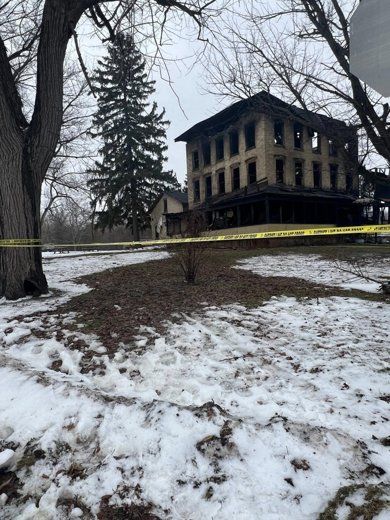 Neighbors devastated after fire destroys Lake House Inn in Edgerton