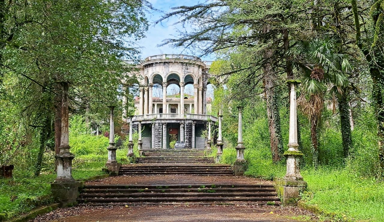 12 iconic architectural landmarks slowly falling into ruin