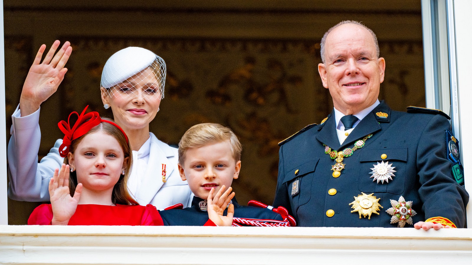 Albert et Charlène de Monaco dévoilent une nouvelle photo de famille ...