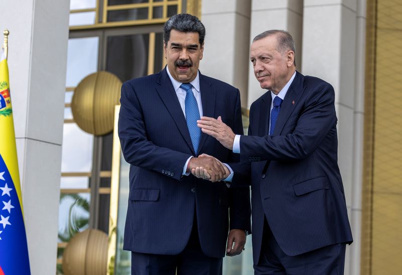 Erdogan dice a Trump que Venezuela no debe ser arrastrada a la ...