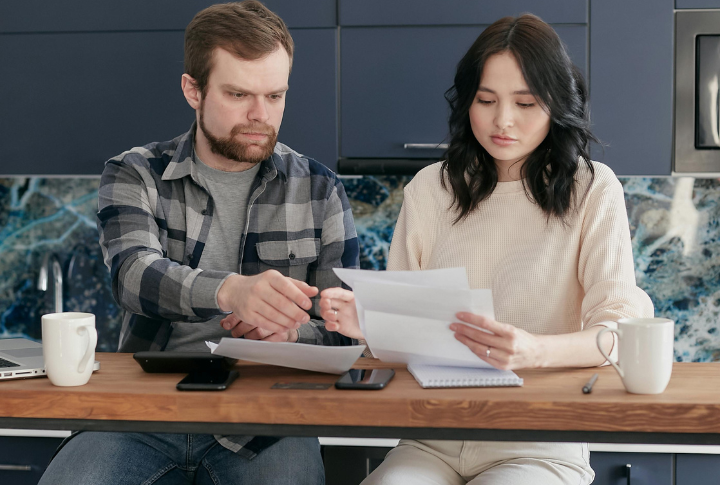 Everything you need to know about storing and discarding bank statements