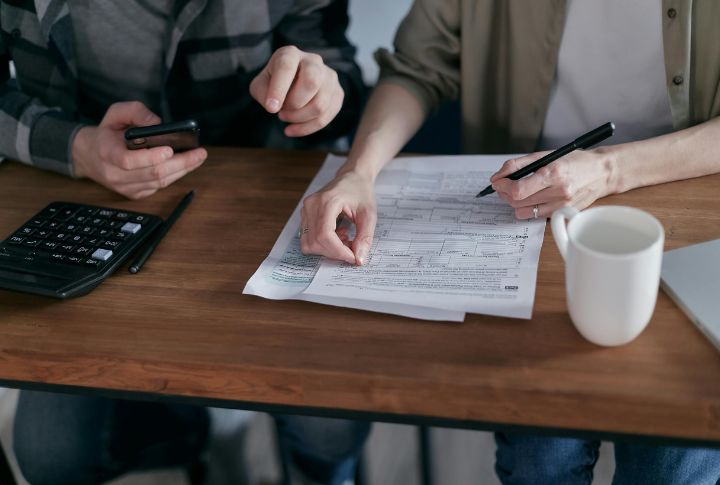 Everything you need to know about storing and discarding bank statements