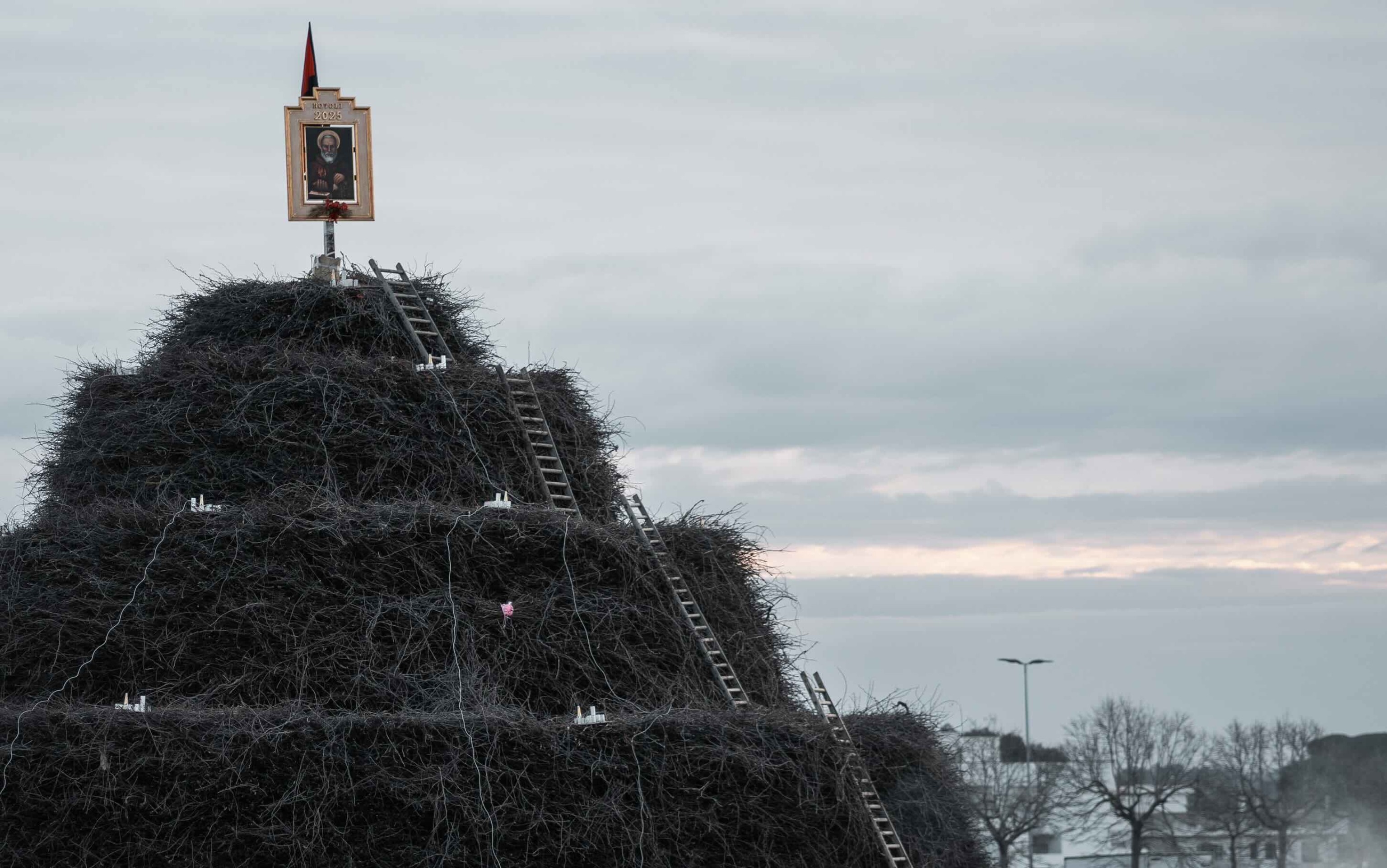 La fòcara di Novoli torna a bruciare per Sant'Antonio Abate