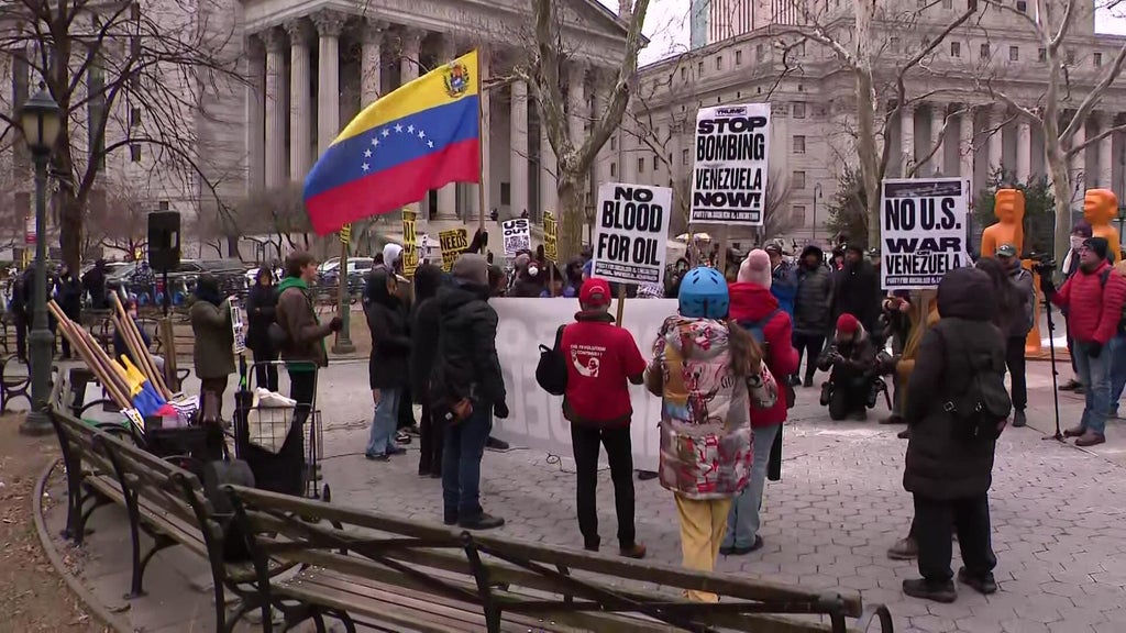 Dueling rallies in NYC as Venezuela's Nicolás Maduro is arraigned in ...