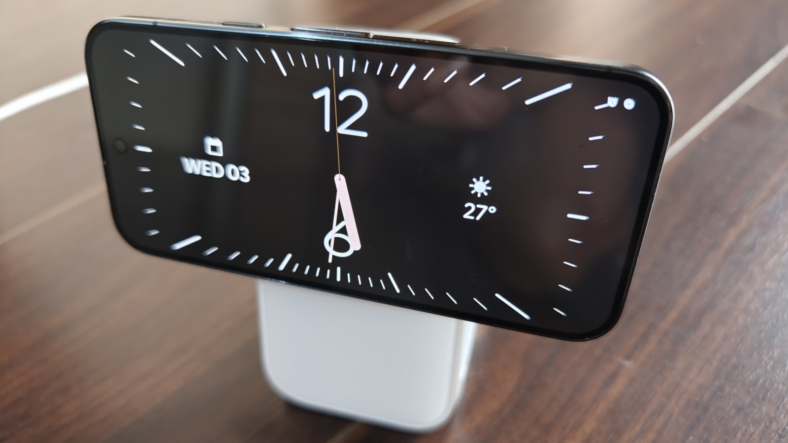 Forget the Pixelsnap stand, this Nomad Qi2 charger blows it out of the ...