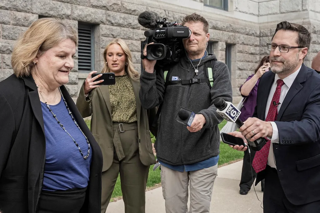 Convicted Milwaukee judge resigns while appealing charge for helping ...