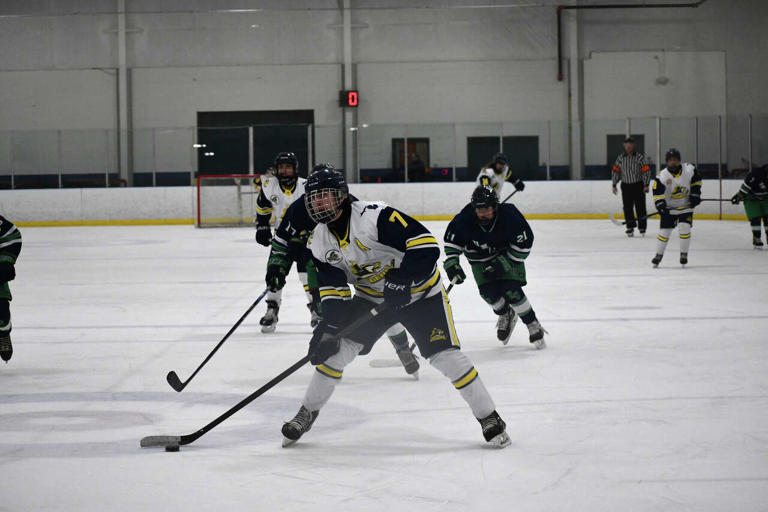 Lakeshore Badgers roll to two wins to open new year