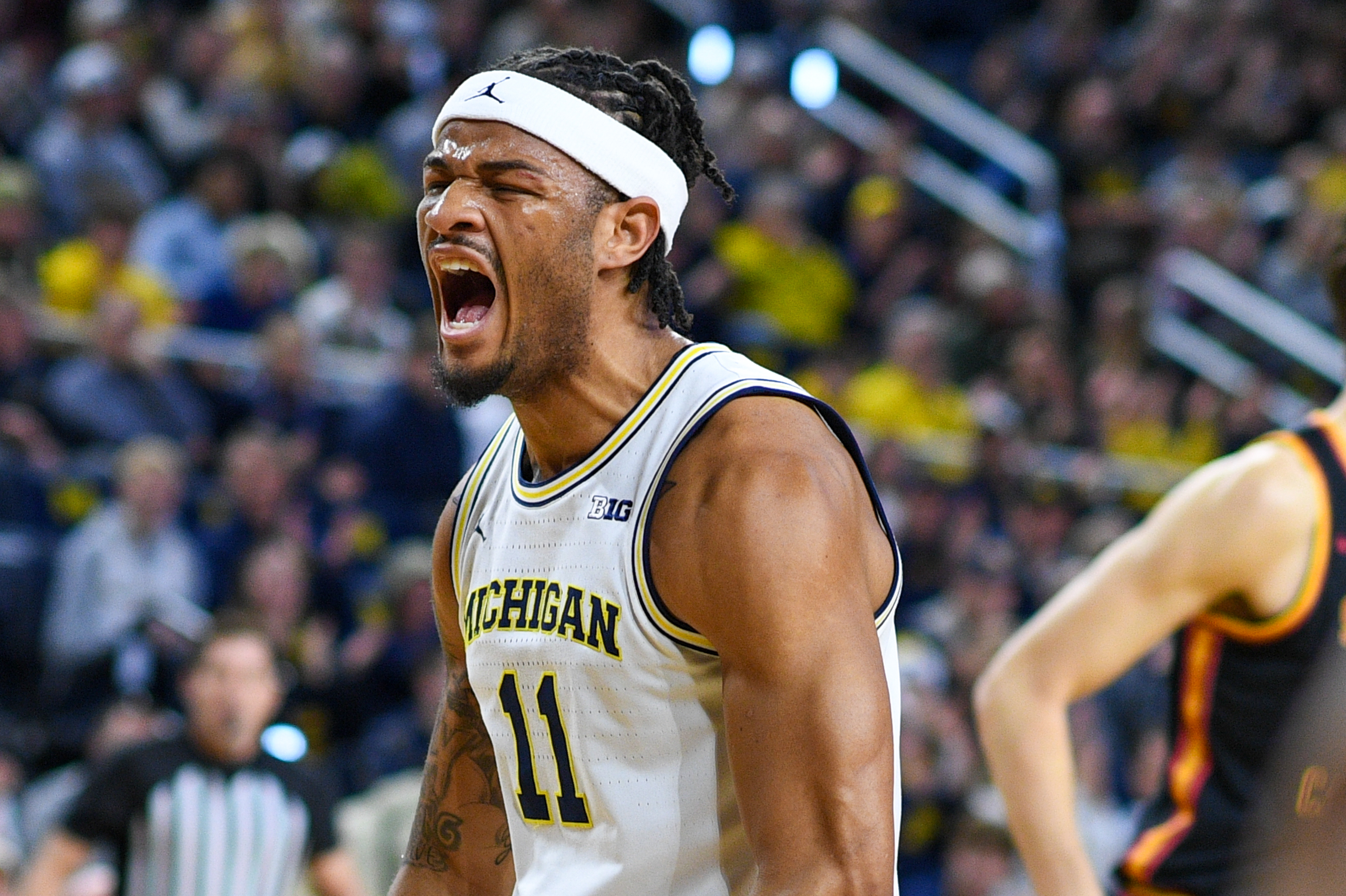 Men's basketball AP poll: Arizona again fends off Michigan for No. 1 ...