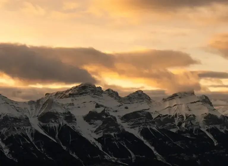 5 Canadian cities tourists love - but locals don't