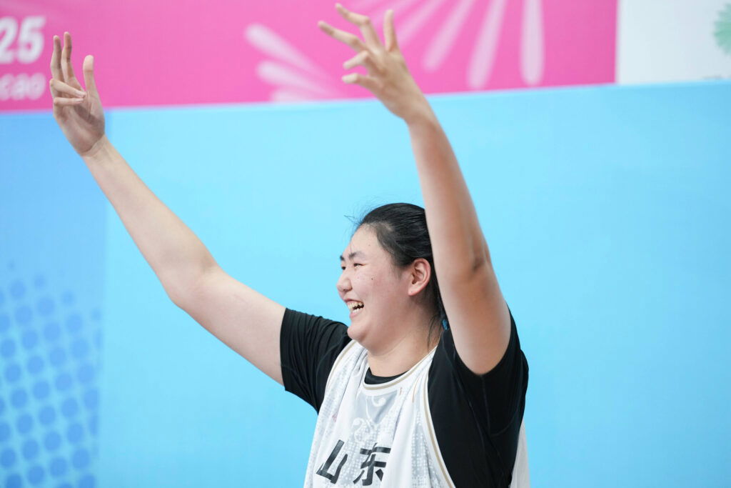 7-foot-5 Zhang Ziyu turns heads in WCBA debut