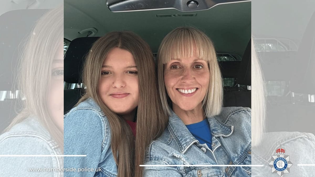 Wellen reißen Mutter und Tochter ins Meer