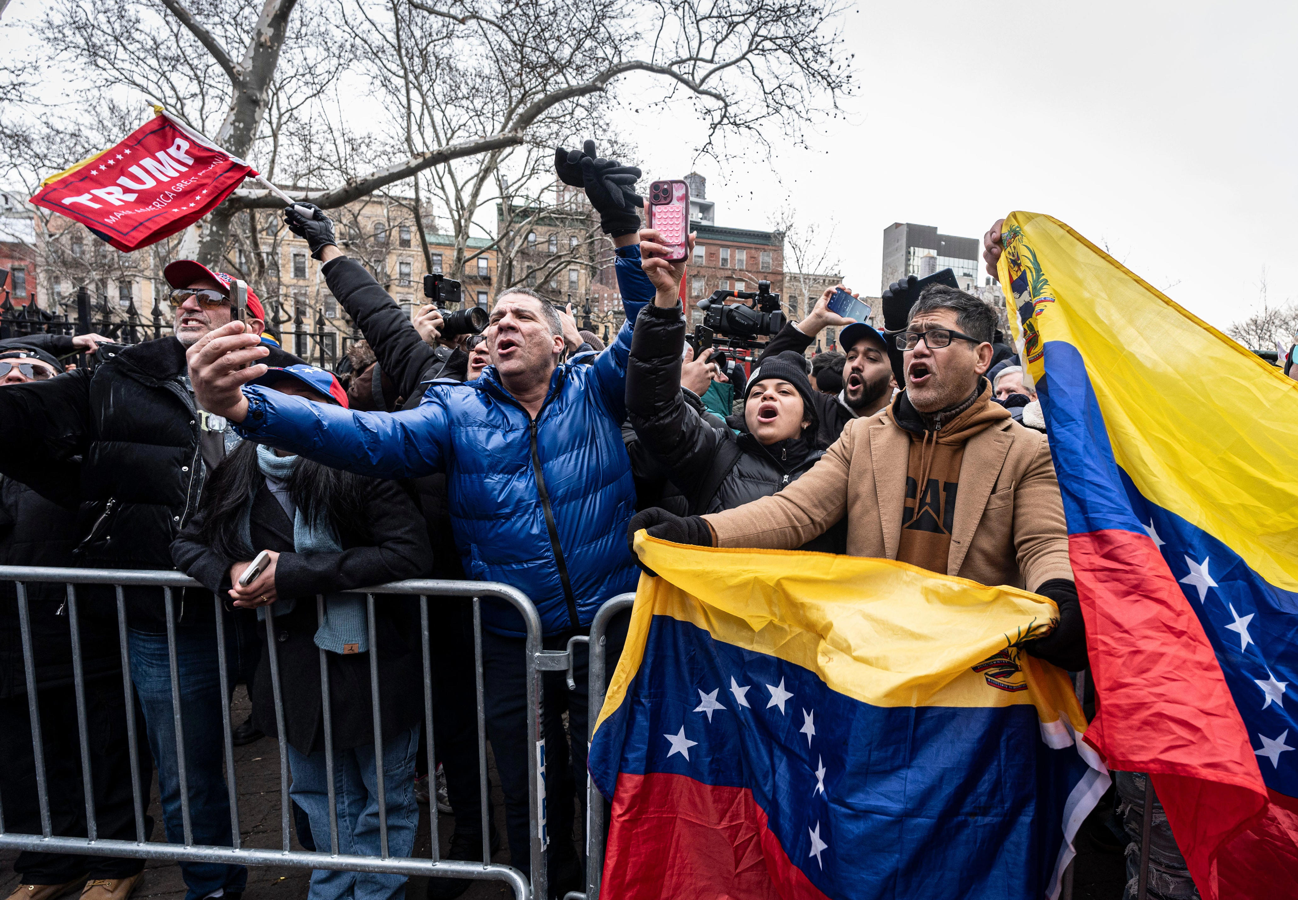 See protesters outside courthouse during Nicolás Maduro arraignment