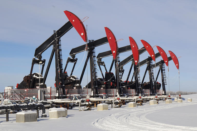 Canadian oil stocks: Suncor, CNQ, Cenovus drop, while US oil producers ...