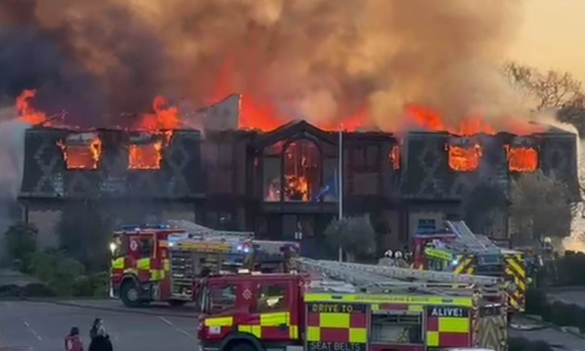 Huge fire erupts at historic golf club in Essex with clubhouse up in flames