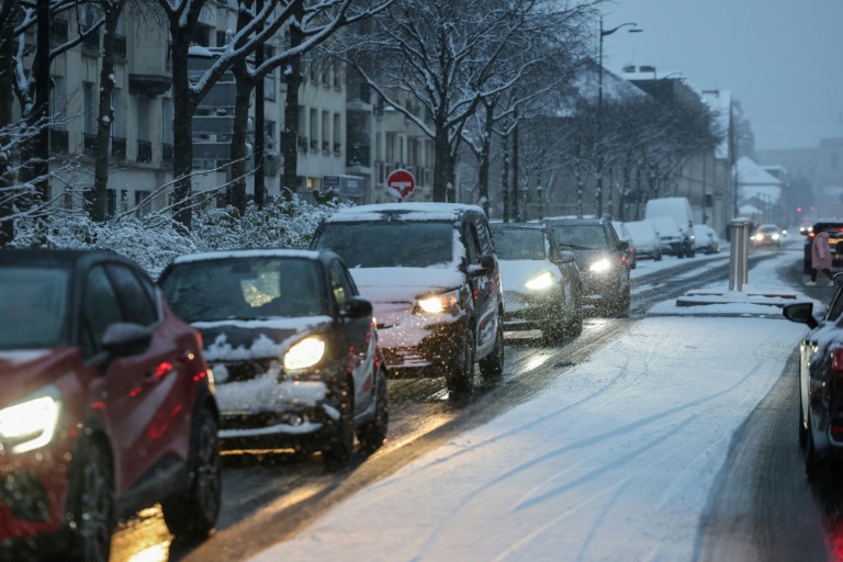 La neige perturbe les transports en France, Royaume-Uni et Pays-Bas