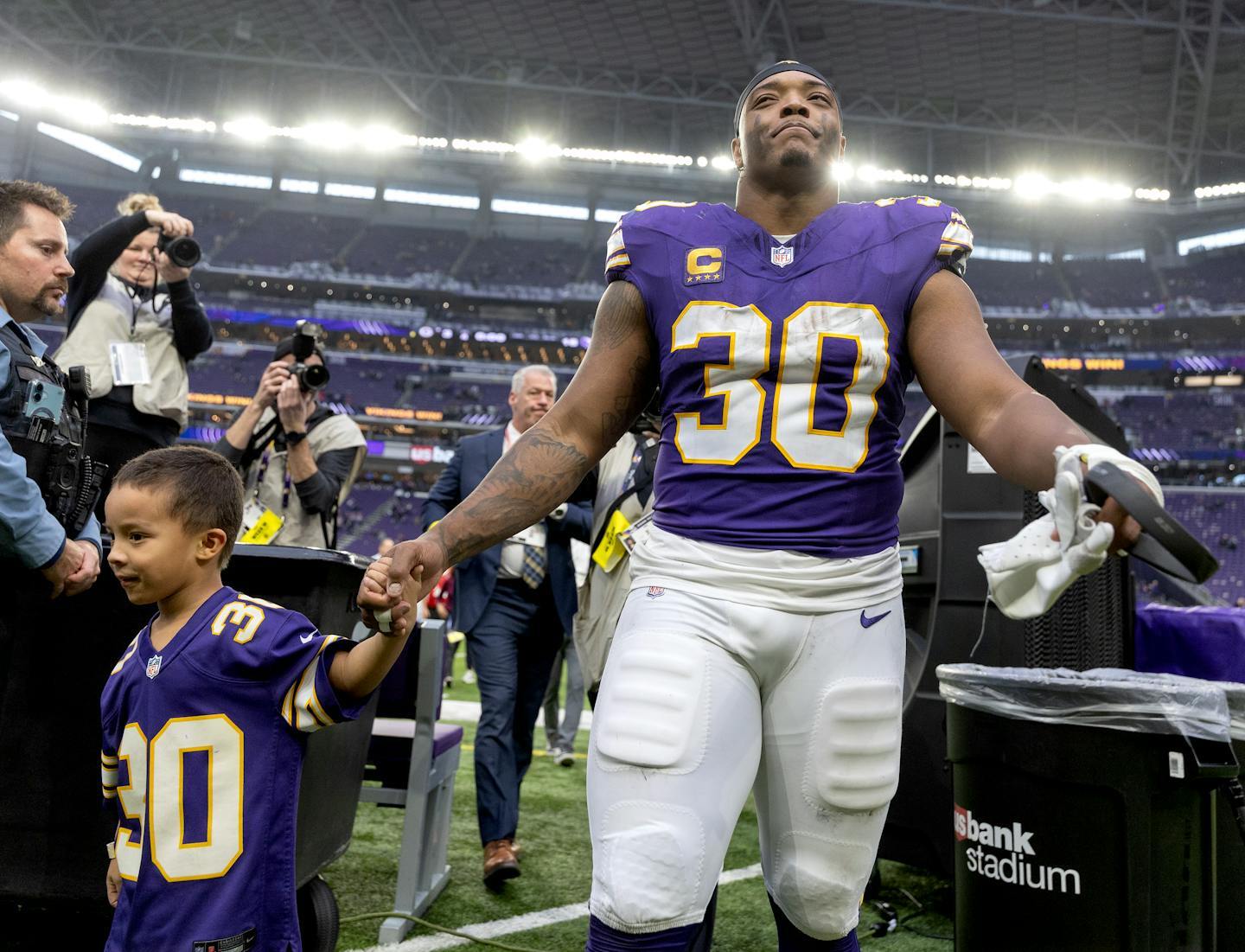 Vikings teammates, fans say possible final goodbye to Harrison Smith ...