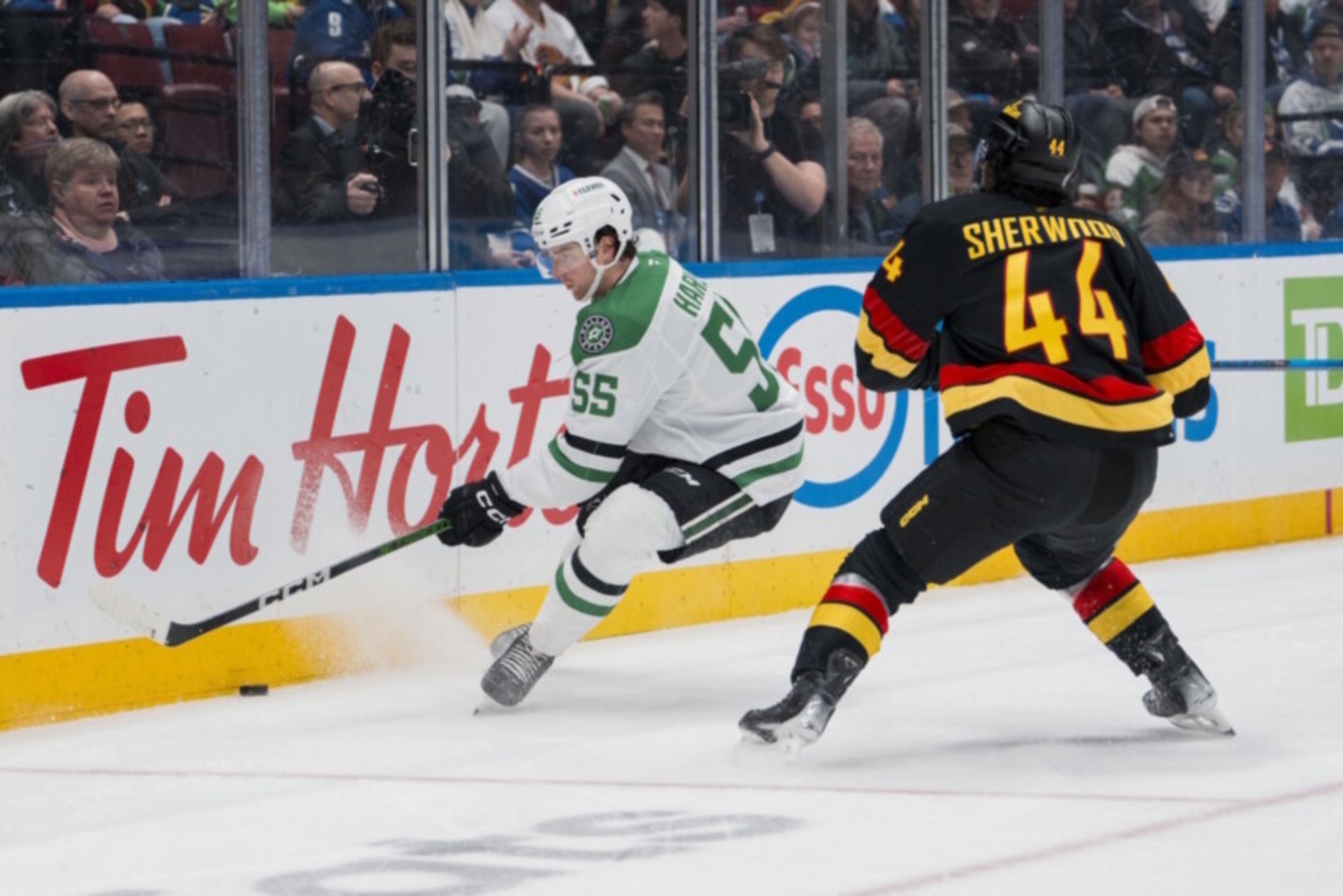 NHL rumors: Two teams that should be interested in Canucks forward ...