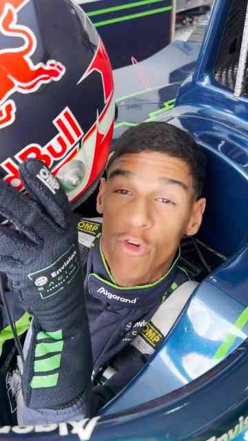 Luva agora é piloto profissional