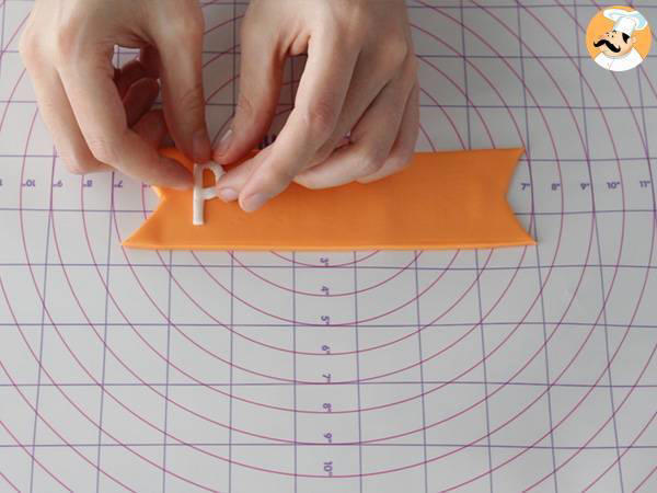 Layer cake Petit Chef with gum paste - video recipe!