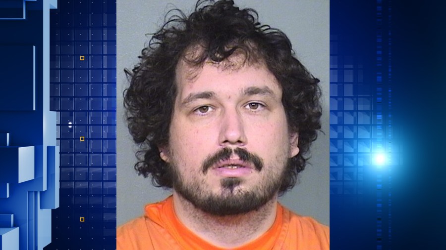 Illinois man accused of beating gas station clerk, attempted explosion