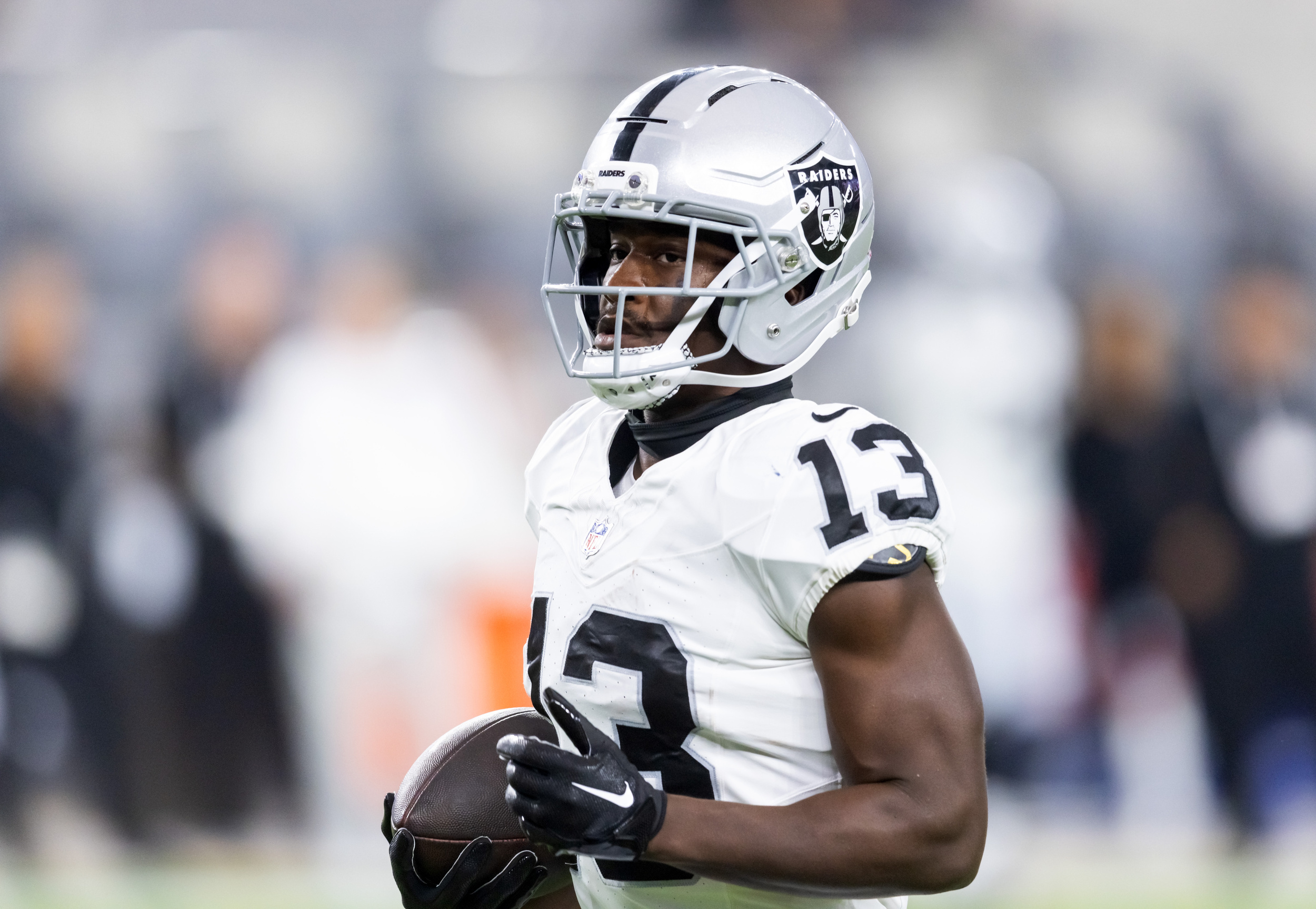 Raiders sign 12 players to futures deal for 2026