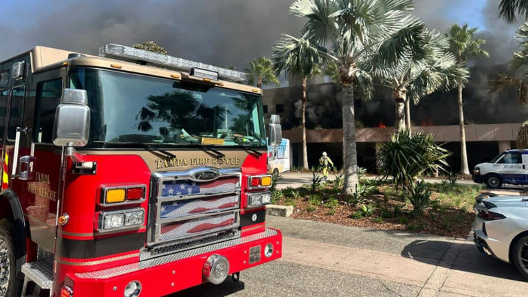 Parking garage fire damages several vehicles at Grand Hyatt in Tampa
