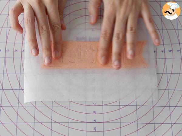 Layer cake petit chef with gum paste - video recipe!