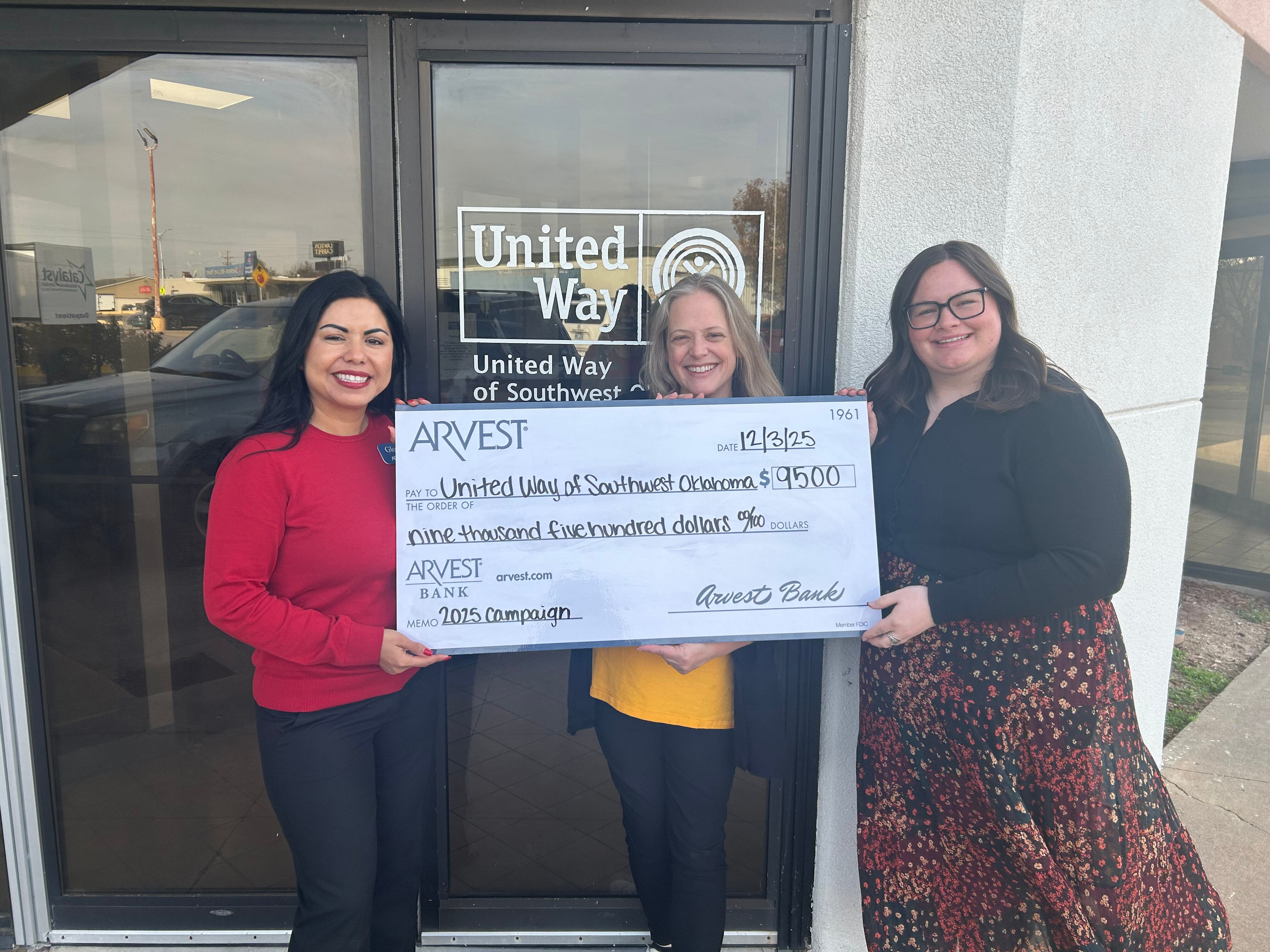 Arvest Bank raises over $13,000 for United Way